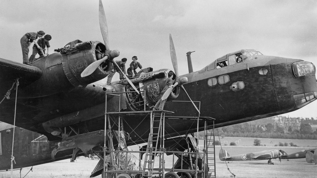 Jewish RAF mechanic who fled Nazi persecution finally receives medals ...