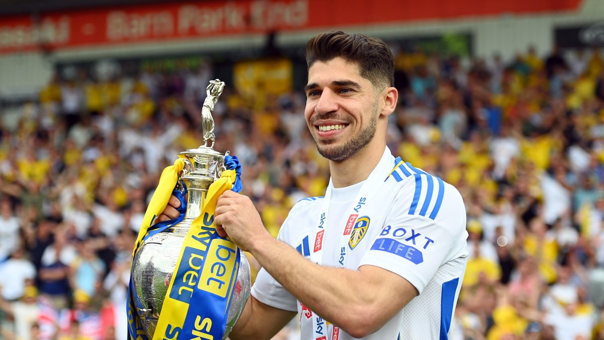 Last minute goal by Israeli striker gives Leeds United Championship ...