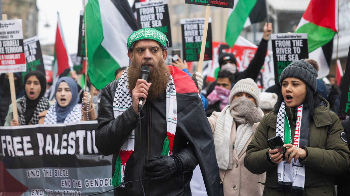 Meet the ex-charity boss leading a ‘Muslim Army’ - The Jewish Chronicle ...