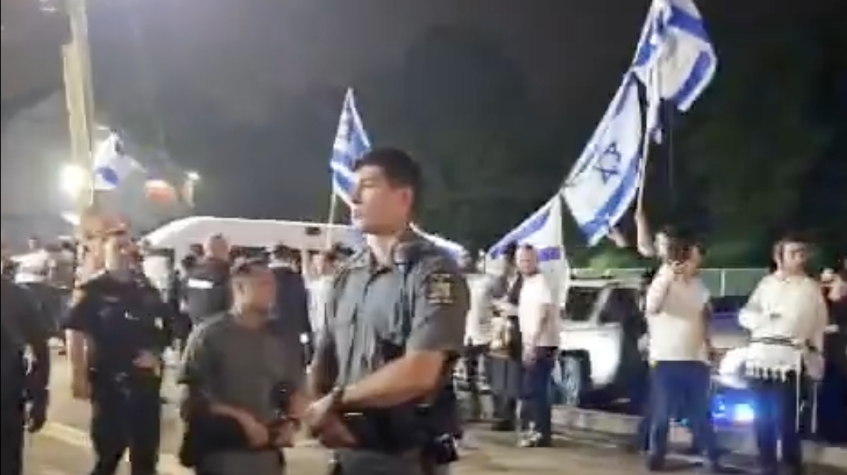 Israel supporters rally in Chasidic enclave against Neturei Karta - The ...