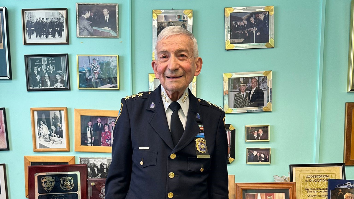 The NYPD’s oldest officer is an 88-year-old rabbi called Alvin - The ...