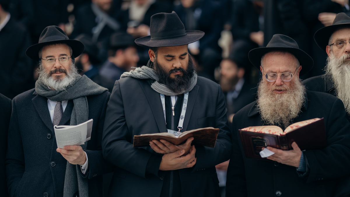 Thousands of Chabad rabbis meet in the shadow of UAE murder - The ...