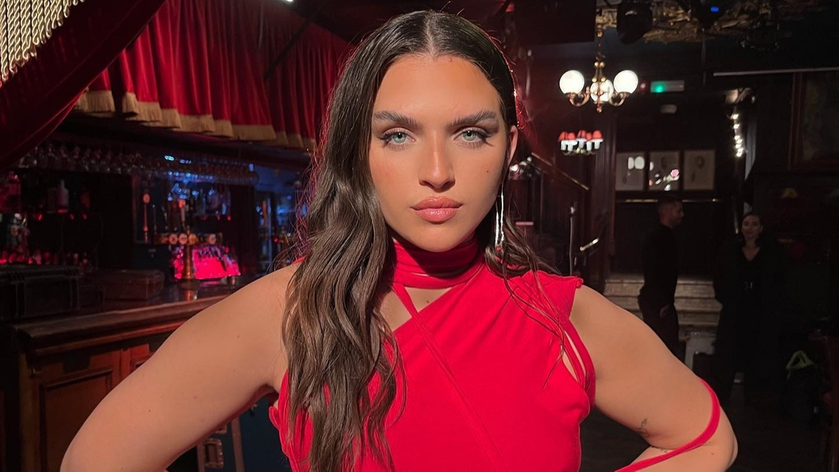 Who is Mae Muller? Jewish Eurovision act picked to compete for Great ...