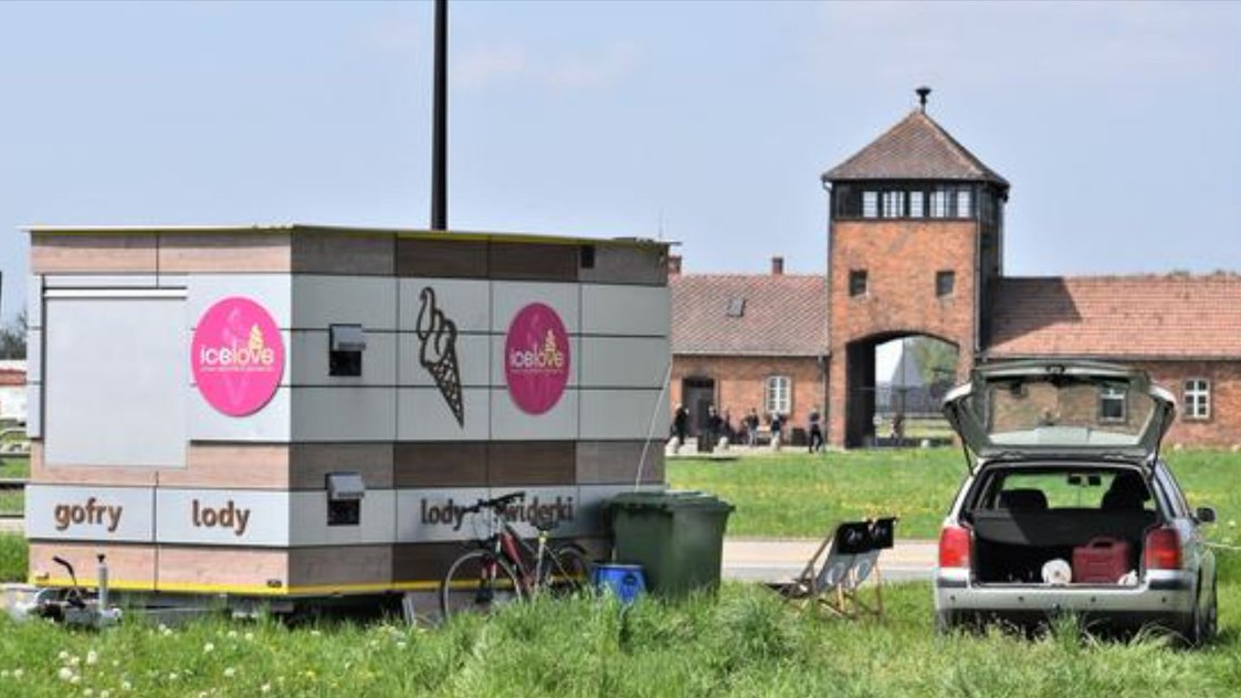 Auschwitz slams 'tasteless' ice cream stand set up outside 'Death Gate ...