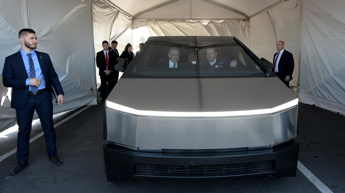 Cyber Bibi! Elon Musk takes Netanyahu for a ride in new Tesla ...
