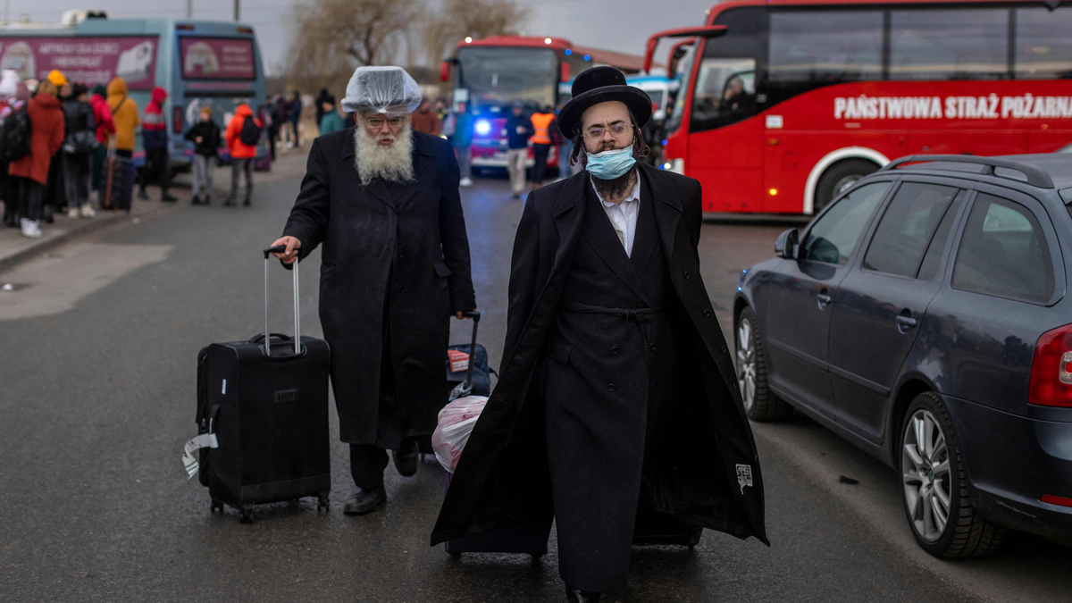 Early signs of a mass Jewish exodus from Ukraine and Russia says new ...