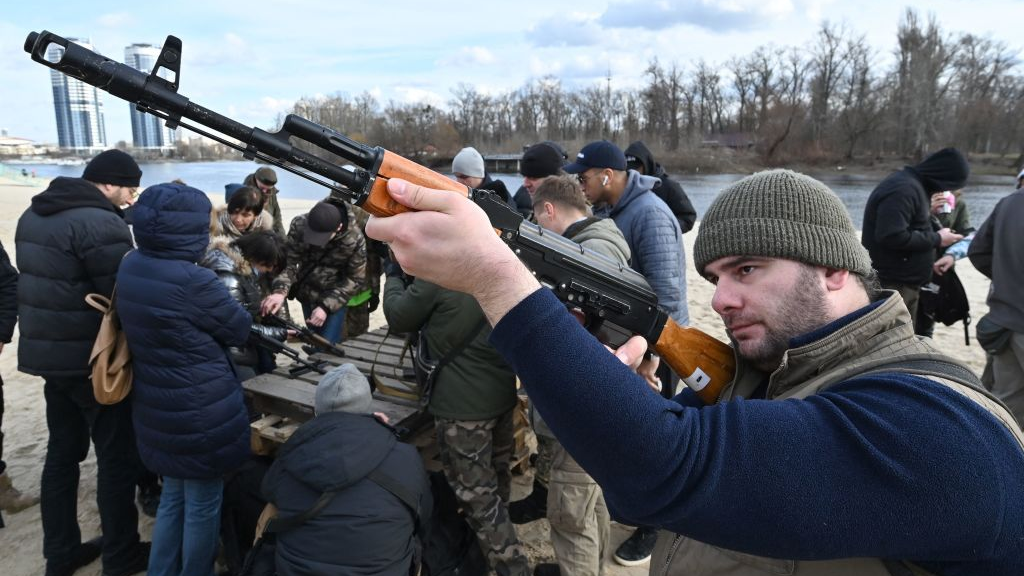 Israel orders evacuation of embassy in Kiev as Russian troops mass on ...