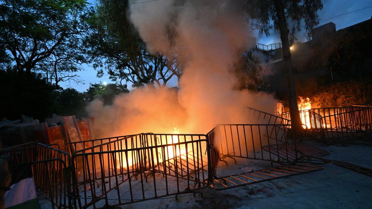 Rioters set fire to Israeli embassy in Mexico City - The Jewish ...