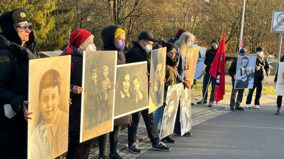 SS death squad veteran must be put on trial, demand protestors at 100th ...