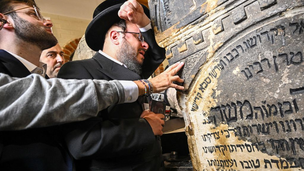 Bodrogkeresztur Pilgrimage: Chasidic Jews flood tiny Hungarian town ...