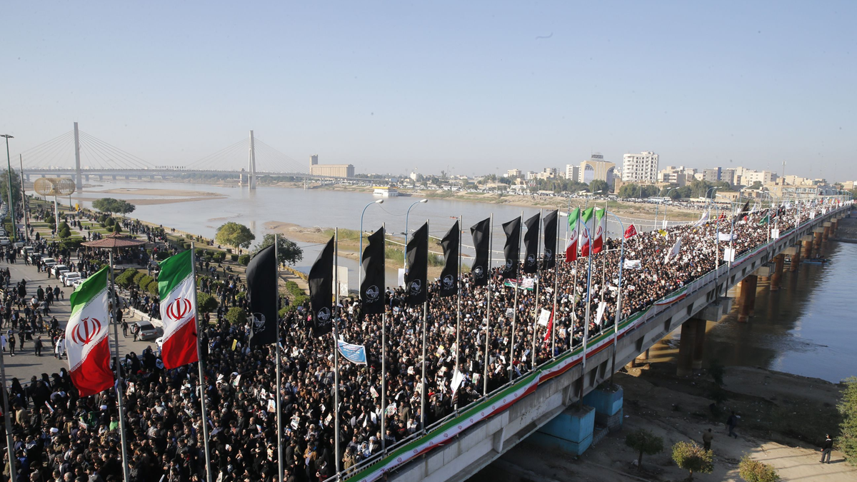 Thousands mourn Qassem Soleimani as Iranian commander's body is ...