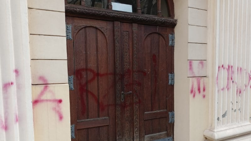 Vandals deface synagogue in Poland with graffiti calling Israel ...