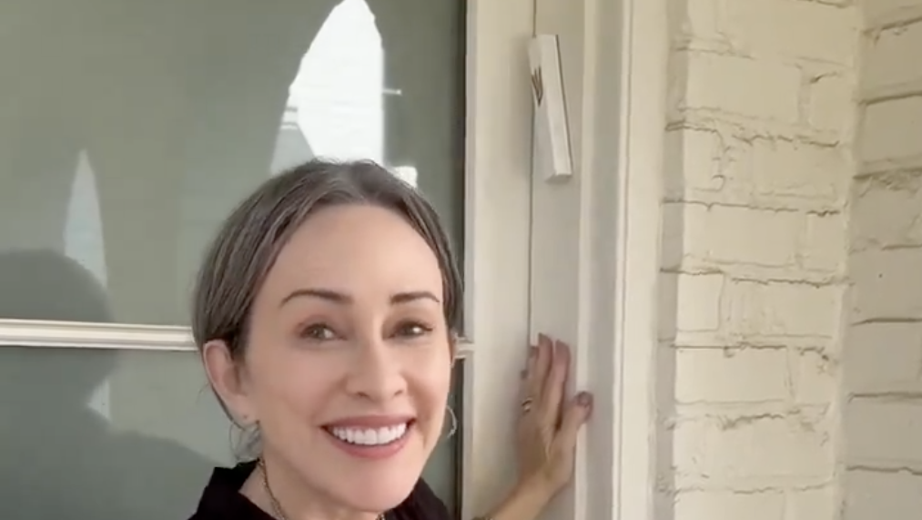 Welcome support or misguided gesture? The non-Jews putting up mezuzot ...