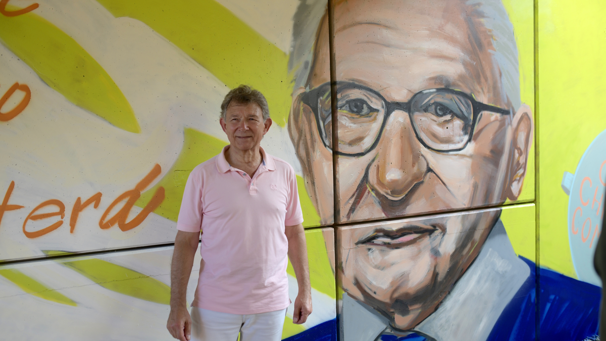 Winton honoured in Prague by child refugees he saved - The Jewish ...