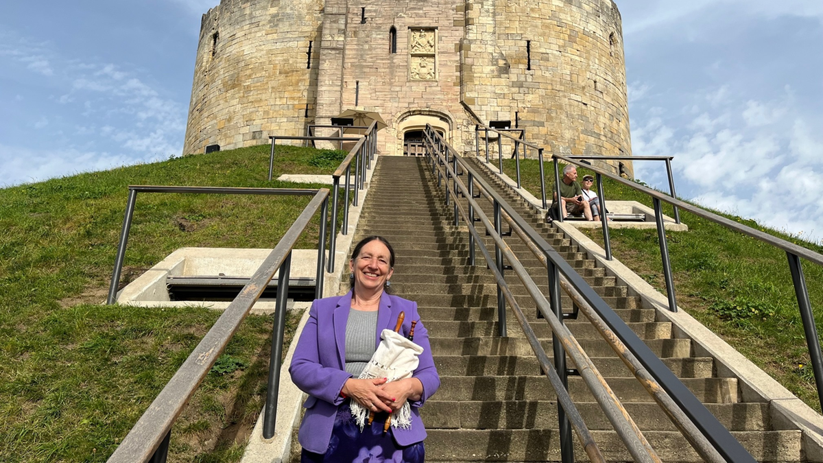 York's first rabbi since 1290 expulsion heralds new era for Jewish ...