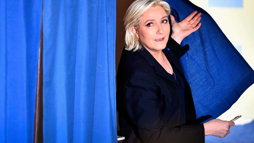 The JC Leader: The fascist threat...burial shame - The Jewish Chronicle ...